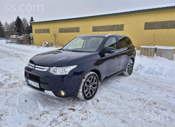 Синий Мицубиси Аутлендер 2014 в Екабпилс, объемом двигателя 2.20 л и пробегом 216 тыс. км за 8390 €, фото 2 на AUTOMOTO.COM.LV