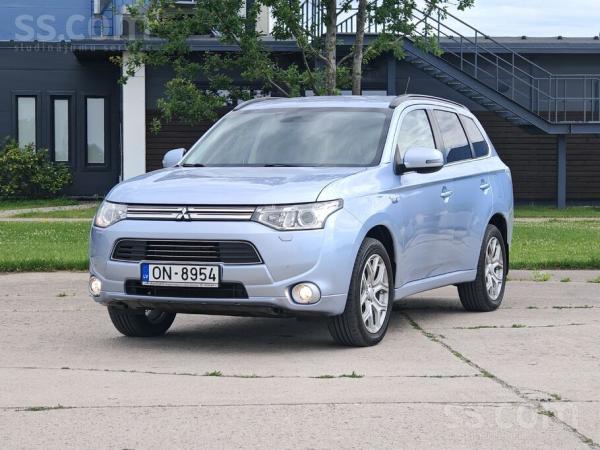 Zils Mitsubishi Outlander 2014 Rīga, ar dzinēja tilpumu 2.00 L un nobraukumu 199 tūkst. km par 10590 €, foto 1 vietnē AUTOMOTO.COM.LV