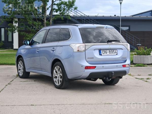 Zils Mitsubishi Outlander 2014 Rīga, ar dzinēja tilpumu 2.00 L un nobraukumu 199 tūkst. km par 10590 €, foto 8 vietnē AUTOMOTO.COM.LV