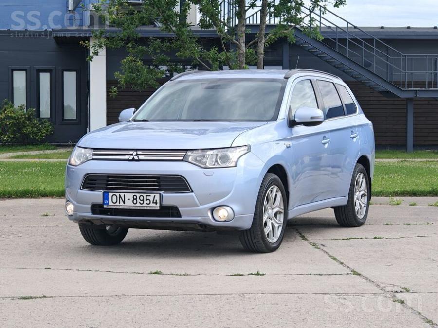 Zils Mitsubishi Outlander 2014 Rīga, ar dzinēja tilpumu 2.00 L un nobraukumu 199 tūkst. km par 10590 €, foto 1 vietnē AUTOMOTO.COM.LV