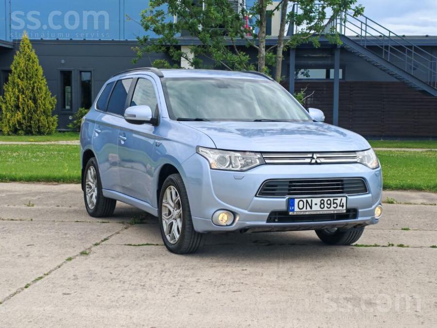 Zils Mitsubishi Outlander 2014 Rīga, ar dzinēja tilpumu 2.00 L un nobraukumu 199 tūkst. km par 10590 €, foto 3 vietnē AUTOMOTO.COM.LV