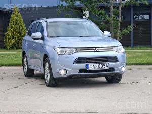 Zils Mitsubishi Outlander 2014 Rīga, ar dzinēja tilpumu 2.00 L un nobraukumu 199 tūkst. km par 10590 €, foto 4 vietnē AUTOMOTO.COM.LV
