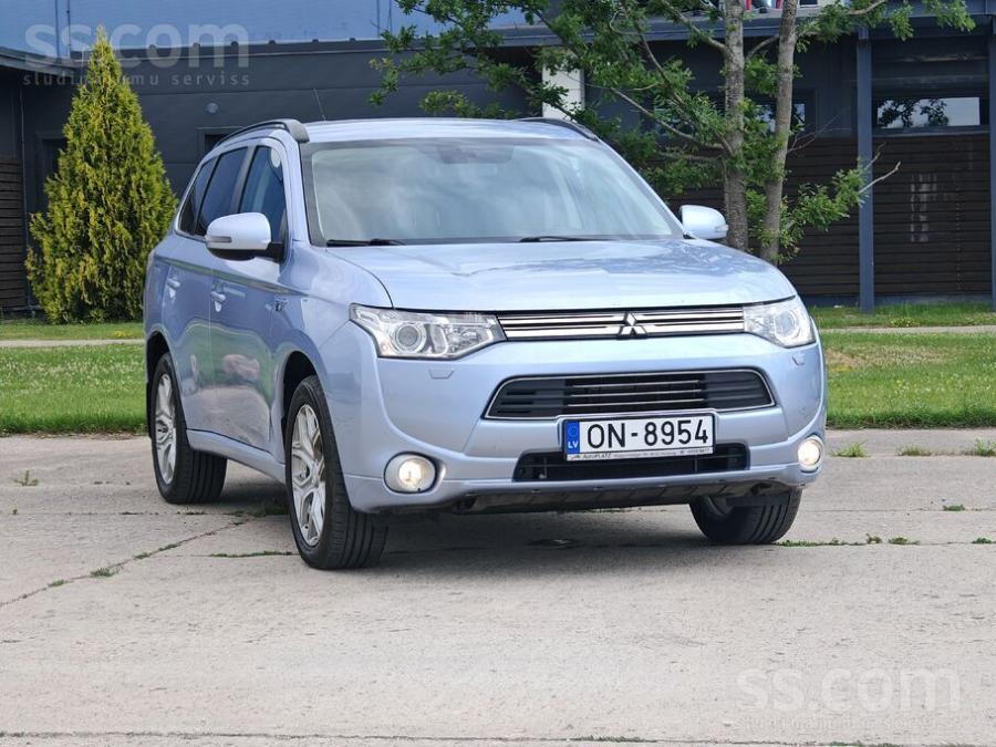 Zils Mitsubishi Outlander 2014 Rīga, ar dzinēja tilpumu 2.00 L un nobraukumu 199 tūkst. km par 10590 €, foto 4 vietnē AUTOMOTO.COM.LV
