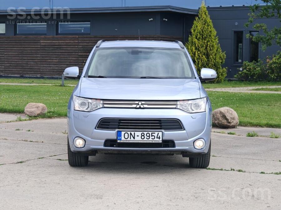 Zils Mitsubishi Outlander 2014 Rīga, ar dzinēja tilpumu 2.00 L un nobraukumu 199 tūkst. km par 10590 €, foto 5 vietnē AUTOMOTO.COM.LV