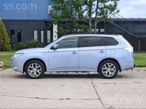 Zils Mitsubishi Outlander 2014 Rīga, ar dzinēja tilpumu 2.00 L un nobraukumu 199 tūkst. km par 10590 €, foto 7 vietnē AUTOMOTO.COM.LV