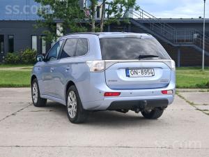 Zils Mitsubishi Outlander 2014 Rīga, ar dzinēja tilpumu 2.00 L un nobraukumu 199 tūkst. km par 10590 €, foto 8 vietnē AUTOMOTO.COM.LV