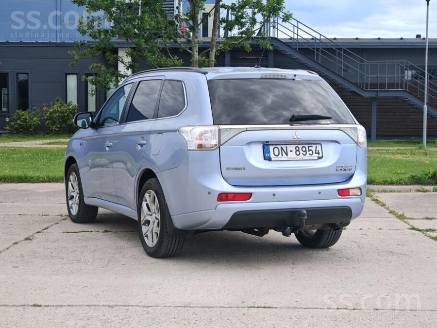 Zils Mitsubishi Outlander 2014 Rīga, ar dzinēja tilpumu 2.00 L un nobraukumu 199 tūkst. km par 10590 €, foto 8 vietnē AUTOMOTO.COM.LV
