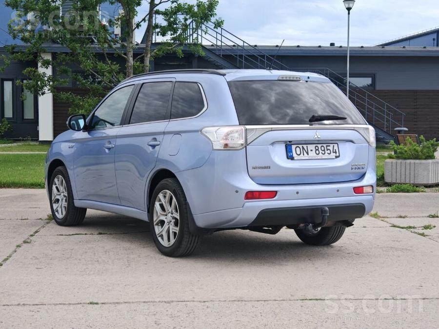 Zils Mitsubishi Outlander 2014 Rīga, ar dzinēja tilpumu 2.00 L un nobraukumu 199 tūkst. km par 10590 €, foto 9 vietnē AUTOMOTO.COM.LV