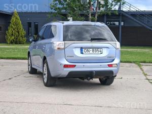 Zils Mitsubishi Outlander 2014 Rīga, ar dzinēja tilpumu 2.00 L un nobraukumu 199 tūkst. km par 10590 €, foto 10 vietnē AUTOMOTO.COM.LV