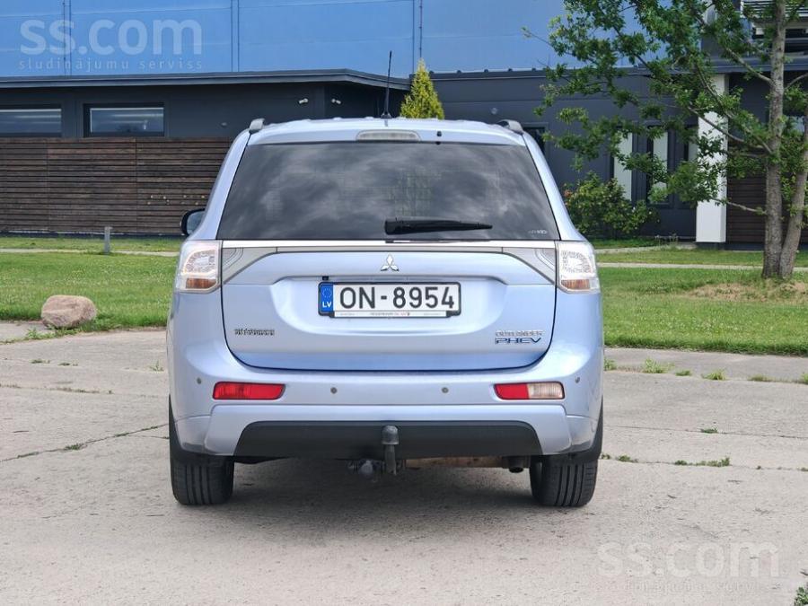 Zils Mitsubishi Outlander 2014 Rīga, ar dzinēja tilpumu 2.00 L un nobraukumu 199 tūkst. km par 10590 €, foto 11 vietnē AUTOMOTO.COM.LV