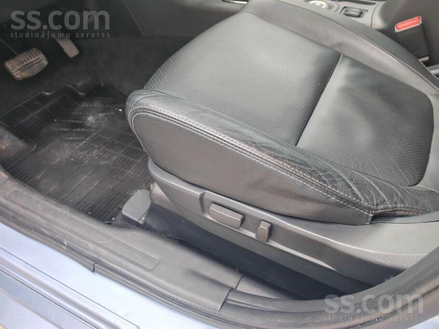 Zils Mitsubishi Outlander 2014 Rīga, ar dzinēja tilpumu 2.00 L un nobraukumu 199 tūkst. km par 10590 €, foto 17 vietnē AUTOMOTO.COM.LV