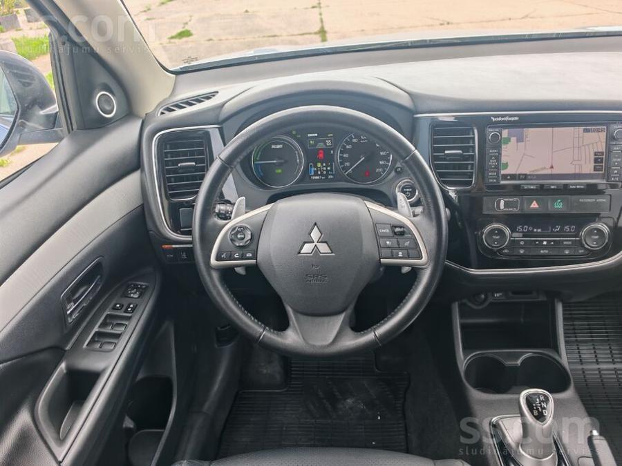 Zils Mitsubishi Outlander 2014 Rīga, ar dzinēja tilpumu 2.00 L un nobraukumu 199 tūkst. km par 10590 €, foto 19 vietnē AUTOMOTO.COM.LV