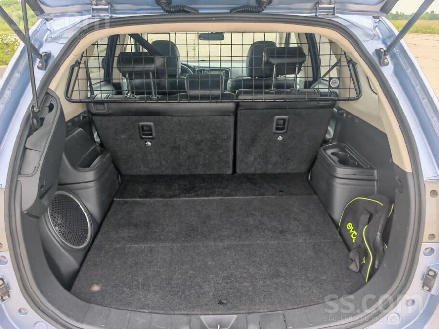 Zils Mitsubishi Outlander 2014 Rīga, ar dzinēja tilpumu 2.00 L un nobraukumu 199 tūkst. km par 10590 €, foto 20 vietnē AUTOMOTO.COM.LV