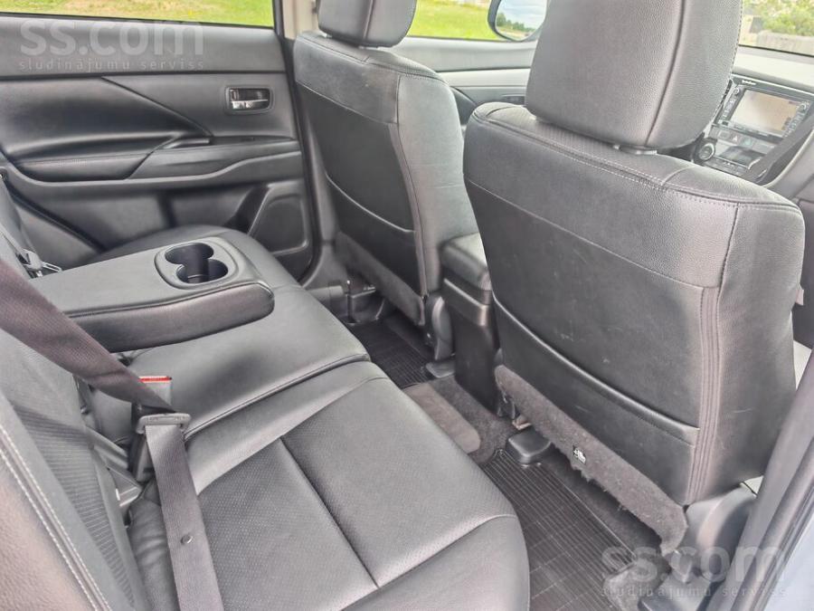 Zils Mitsubishi Outlander 2014 Rīga, ar dzinēja tilpumu 2.00 L un nobraukumu 199 tūkst. km par 10590 €, foto 24 vietnē AUTOMOTO.COM.LV