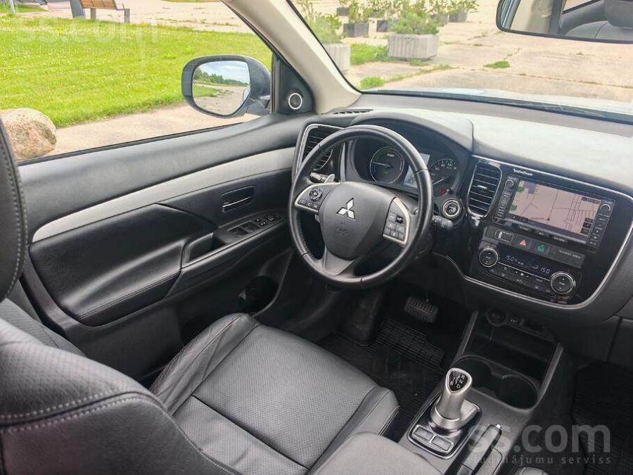 Zils Mitsubishi Outlander 2014 Rīga, ar dzinēja tilpumu 2.00 L un nobraukumu 199 tūkst. km par 10590 €, foto 25 vietnē AUTOMOTO.COM.LV