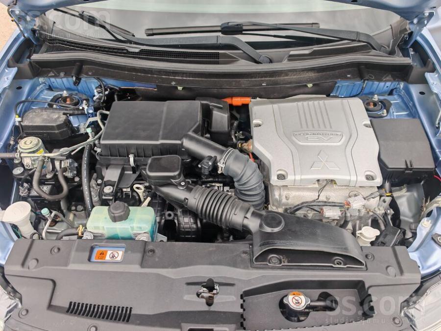 Zils Mitsubishi Outlander 2014 Rīga, ar dzinēja tilpumu 2.00 L un nobraukumu 199 tūkst. km par 10590 €, foto 33 vietnē AUTOMOTO.COM.LV