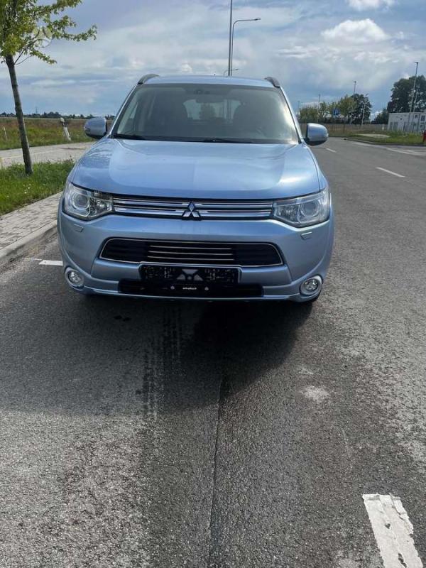 Blue Mitsubishi Outlander 2014 in Marijampole, with an engine capacity of 2.00 L and mileage of 289 thousand km for 6650 €, photo 2 on AUTOMOTO.COM.LV
