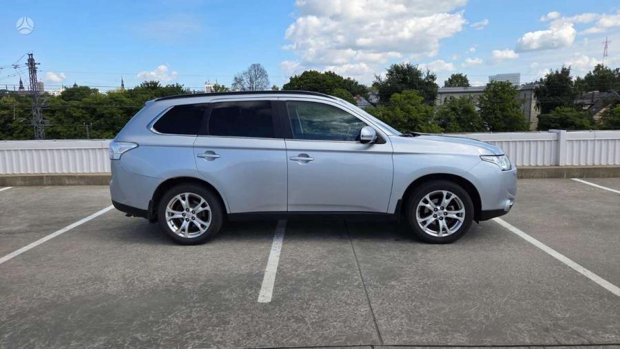 Zils Mitsubishi Outlander 2014 Ukmergė, ar dzinēja tilpumu 2.00 L un nobraukumu 280 tūkst. km par 6999 €, foto 4 vietnē AUTOMOTO.COM.LV