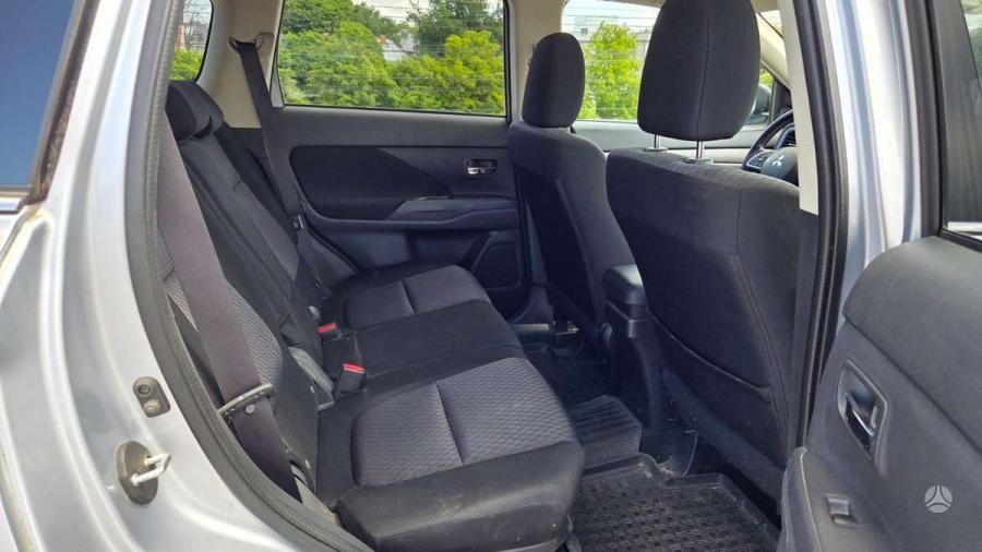 Zils Mitsubishi Outlander 2014 Ukmergė, ar dzinēja tilpumu 2.00 L un nobraukumu 280 tūkst. km par 6999 €, foto 9 vietnē AUTOMOTO.COM.LV