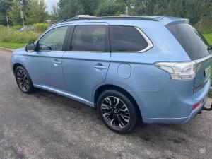 Blue Mitsubishi Outlander 2014 in Vilnius, with an engine capacity of 2.00 L and mileage of 278 thousand km for 8000 €, photo  on AUTOMOTO.COM.LV