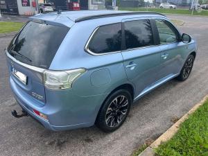 Blue Mitsubishi Outlander 2014 in Vilnius, with an engine capacity of 2.00 L and mileage of 278 thousand km for 8000 €, photo 7 on AUTOMOTO.COM.LV
