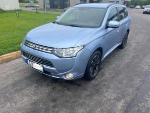 Blue Mitsubishi Outlander 2014 in Vilnius, with an engine capacity of 2.00 L and mileage of 278 thousand km for 8000 €, photo 8 on AUTOMOTO.COM.LV