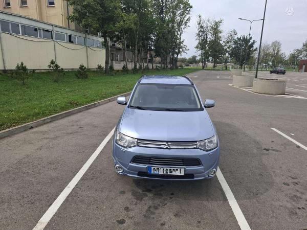Mitsubishi Outlander 2014 Ukmergė vietnē Zils Mitsubishi Outlander 2014 Ukmergė, ar dzinēja tilpumu 2.00 L un nobraukumu 322 tūkst. km par 6000 €, foto 3 vietnē AUTOMOTO.COM.LV