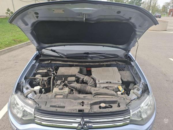 Mitsubishi Outlander 2014 Ukmergė vietnē Zils Mitsubishi Outlander 2014 Ukmergė, ar dzinēja tilpumu 2.00 L un nobraukumu 322 tūkst. km par 6000 €, foto 9 vietnē AUTOMOTO.COM.LV