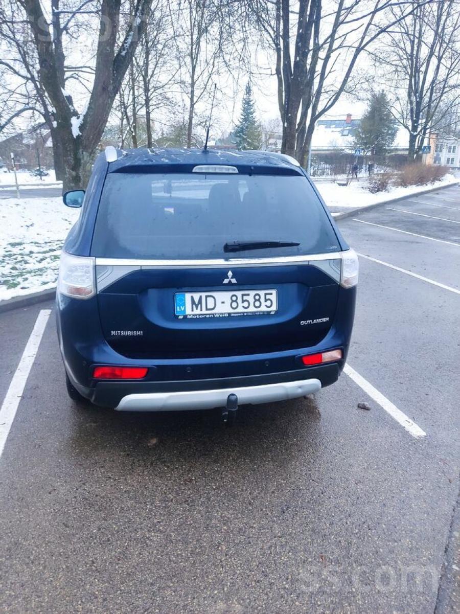 Blue Mitsubishi Outlander 2015 in Jekabpils, with an engine capacity of 2.20 L and mileage of 208 thousand km for 7800 €, photo 5 on AUTOMOTO.COM.LV