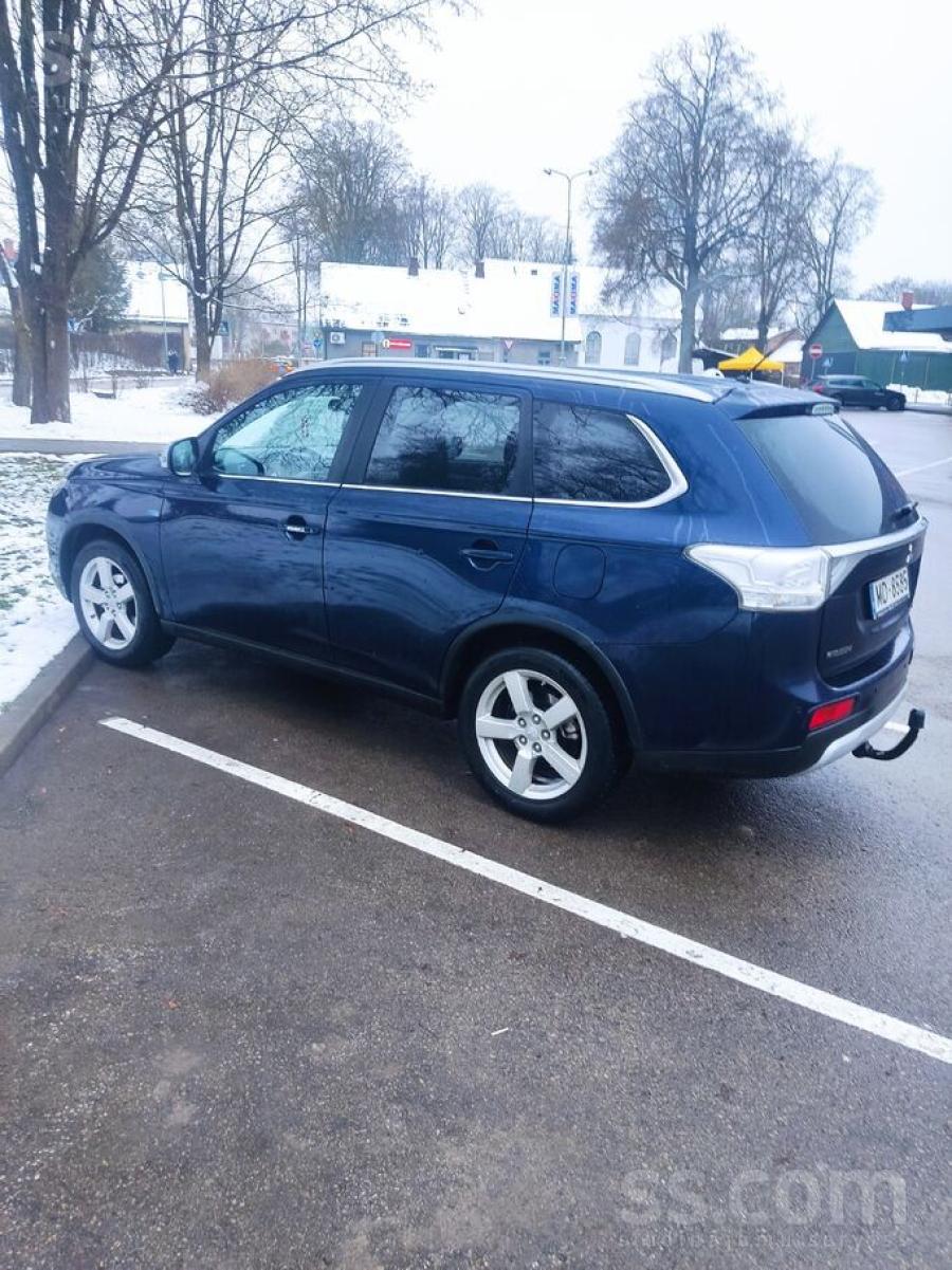 Blue Mitsubishi Outlander 2015 in Jekabpils, with an engine capacity of 2.20 L and mileage of 208 thousand km for 7800 €, photo 6 on AUTOMOTO.COM.LV