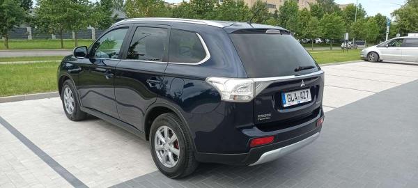 Blue Mitsubishi Outlander 2015 in Siauliai, with an engine capacity of 2.27 L and mileage of 211 thousand km for 8250 €, photo 4 on AUTOMOTO.COM.LV