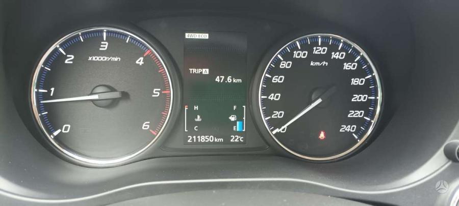 Zils Mitsubishi Outlander 2015 Šauļi, ar dzinēja tilpumu 2.27 L un nobraukumu 211 tūkst. km par 8250 €, foto 10 vietnē AUTOMOTO.COM.LV