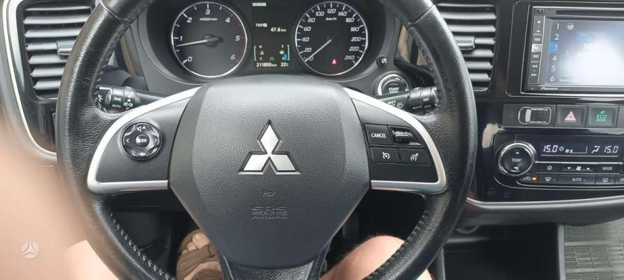 Zils Mitsubishi Outlander 2015 Šauļi, ar dzinēja tilpumu 2.27 L un nobraukumu 211 tūkst. km par 8250 €, foto 26 vietnē AUTOMOTO.COM.LV