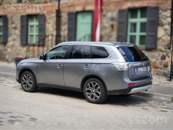 Zils Mitsubishi Outlander 2015 Rēzekne, ar dzinēja tilpumu 2.20 L un nobraukumu 165 tūkst. km par 6850 €, foto 2 vietnē AUTOMOTO.COM.LV