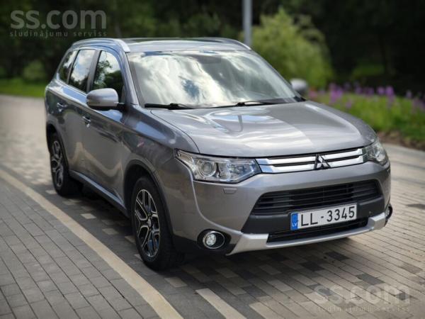 Zils Mitsubishi Outlander 2015 Rēzekne, ar dzinēja tilpumu 2.20 L un nobraukumu 165 tūkst. km par 6850 €, foto 4 vietnē AUTOMOTO.COM.LV