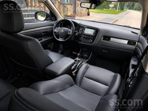Zils Mitsubishi Outlander 2015 Rēzekne, ar dzinēja tilpumu 2.20 L un nobraukumu 165 tūkst. km par 6850 €, foto 6 vietnē AUTOMOTO.COM.LV