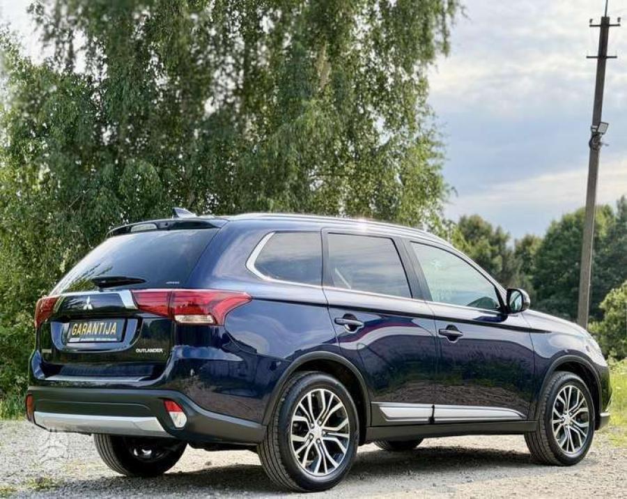 Blue Mitsubishi Outlander 2016 in Siauliai, with an engine capacity of 2.27 L and mileage of 151 thousand km for 13999 €, photo 5 on AUTOMOTO.COM.LV