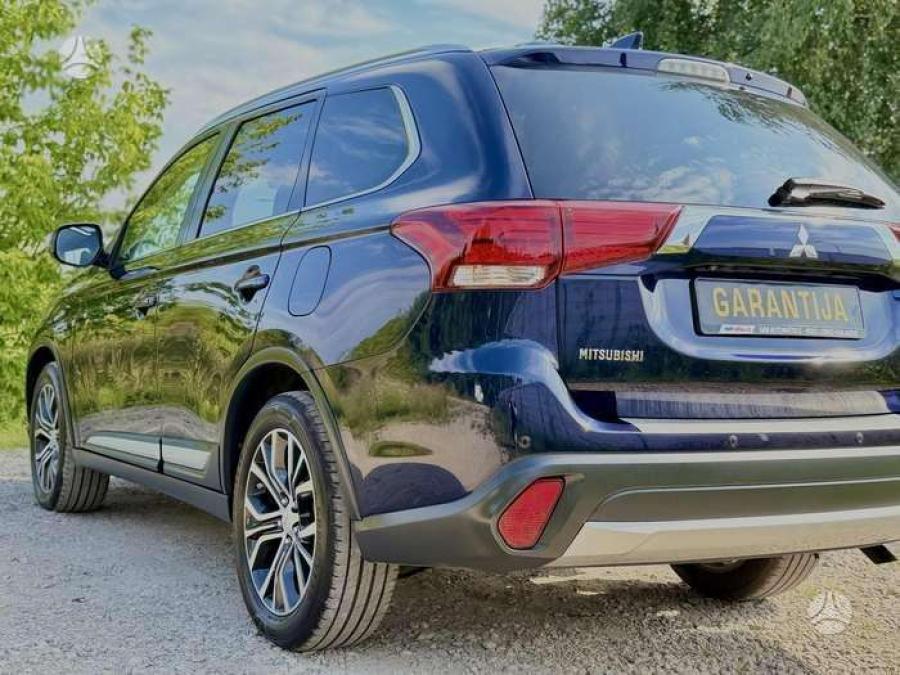 Blue Mitsubishi Outlander 2016 in Siauliai, with an engine capacity of 2.27 L and mileage of 151 thousand km for 13999 €, photo 8 on AUTOMOTO.COM.LV