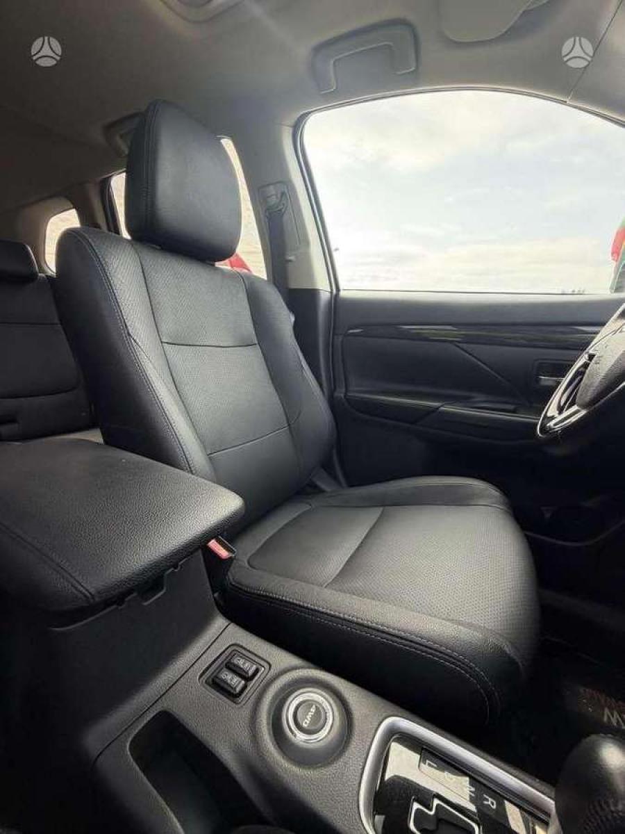 Blue Mitsubishi Outlander 2016 in Siauliai, with an engine capacity of 2.27 L and mileage of 151 thousand km for 13999 €, photo 33 on AUTOMOTO.COM.LV