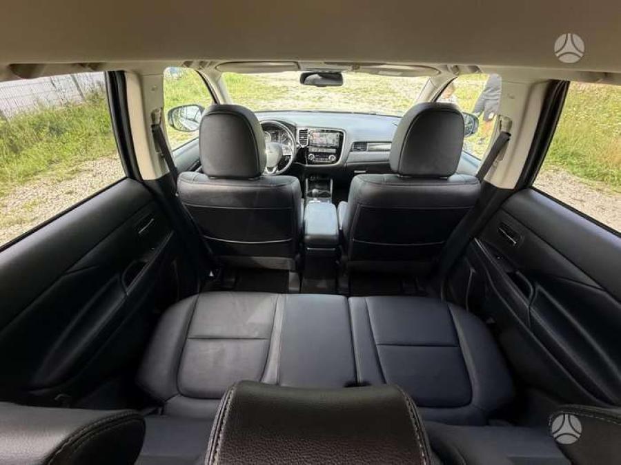 Blue Mitsubishi Outlander 2016 in Siauliai, with an engine capacity of 2.27 L and mileage of 151 thousand km for 13999 €, photo 40 on AUTOMOTO.COM.LV