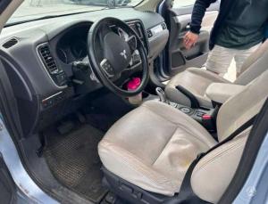 Blue Mitsubishi Outlander 2016 in Klaipeda, with an engine capacity of 2.00 L and mileage of 220 thousand km for 5500 €, photo 5 on AUTOMOTO.COM.LV