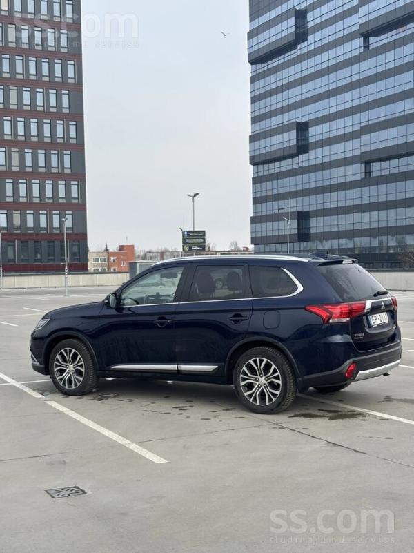 Zils Mitsubishi Outlander 2017 Rīga, ar dzinēja tilpumu 2.00 L un nobraukumu 97 tūkst. km par 16000 €, foto 2 vietnē AUTOMOTO.COM.LV