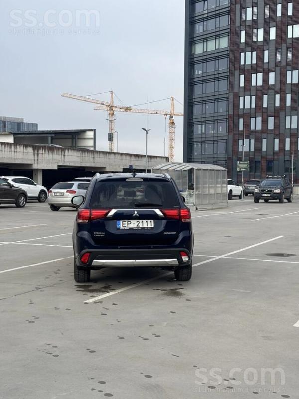 Zils Mitsubishi Outlander 2017 Rīga, ar dzinēja tilpumu 2.00 L un nobraukumu 97 tūkst. km par 16000 €, foto 7 vietnē AUTOMOTO.COM.LV