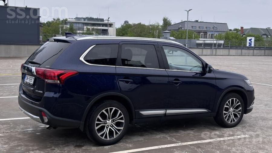 Zils Mitsubishi Outlander 2017 Rīga, ar dzinēja tilpumu 2.00 L un nobraukumu 97 tūkst. km par 15000 €, foto 5 vietnē AUTOMOTO.COM.LV