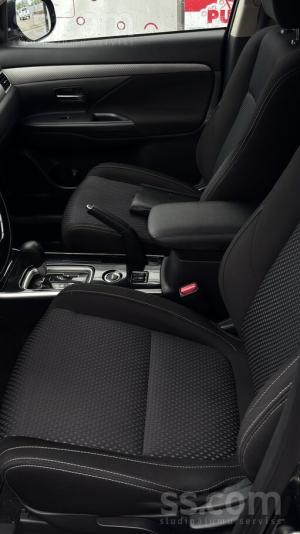 Zils Mitsubishi Outlander 2017 Rīga, ar dzinēja tilpumu 2.00 L un nobraukumu 97 tūkst. km par 15000 €, foto 10 vietnē AUTOMOTO.COM.LV