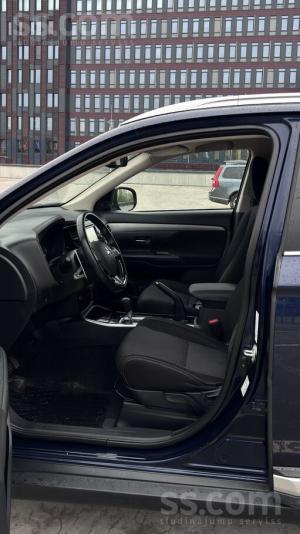 Zils Mitsubishi Outlander 2017 Rīga, ar dzinēja tilpumu 2.00 L un nobraukumu 97 tūkst. km par 15000 €, foto 11 vietnē AUTOMOTO.COM.LV