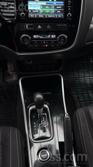 Zils Mitsubishi Outlander 2017 Rīga, ar dzinēja tilpumu 2.00 L un nobraukumu 97 tūkst. km par 15000 €, foto 13 vietnē AUTOMOTO.COM.LV