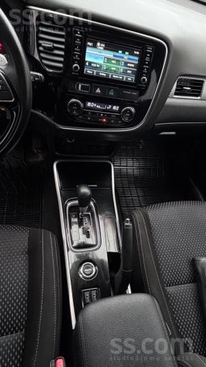 Zils Mitsubishi Outlander 2017 Rīga, ar dzinēja tilpumu 2.00 L un nobraukumu 97 tūkst. km par 15000 €, foto 20 vietnē AUTOMOTO.COM.LV