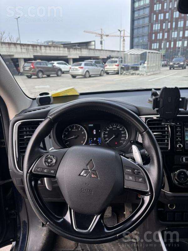Zils Mitsubishi Outlander 2017 Rīga, ar dzinēja tilpumu 2.00 L un nobraukumu 97 tūkst. km par 16000 €, foto 5 vietnē AUTOMOTO.COM.LV
