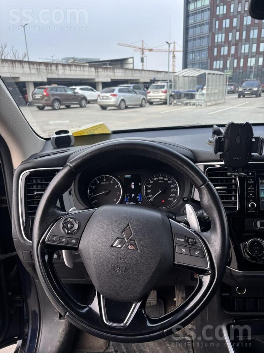 Zils Mitsubishi Outlander 2017 Rīga, ar dzinēja tilpumu 2.00 L un nobraukumu 97 tūkst. km par 16000 €, foto 6 vietnē AUTOMOTO.COM.LV
